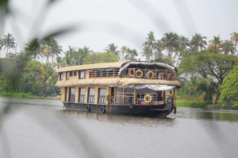 Kumarakom Houseboat in the beauty of Kuttanad | Houseboat | Kottappuram ...