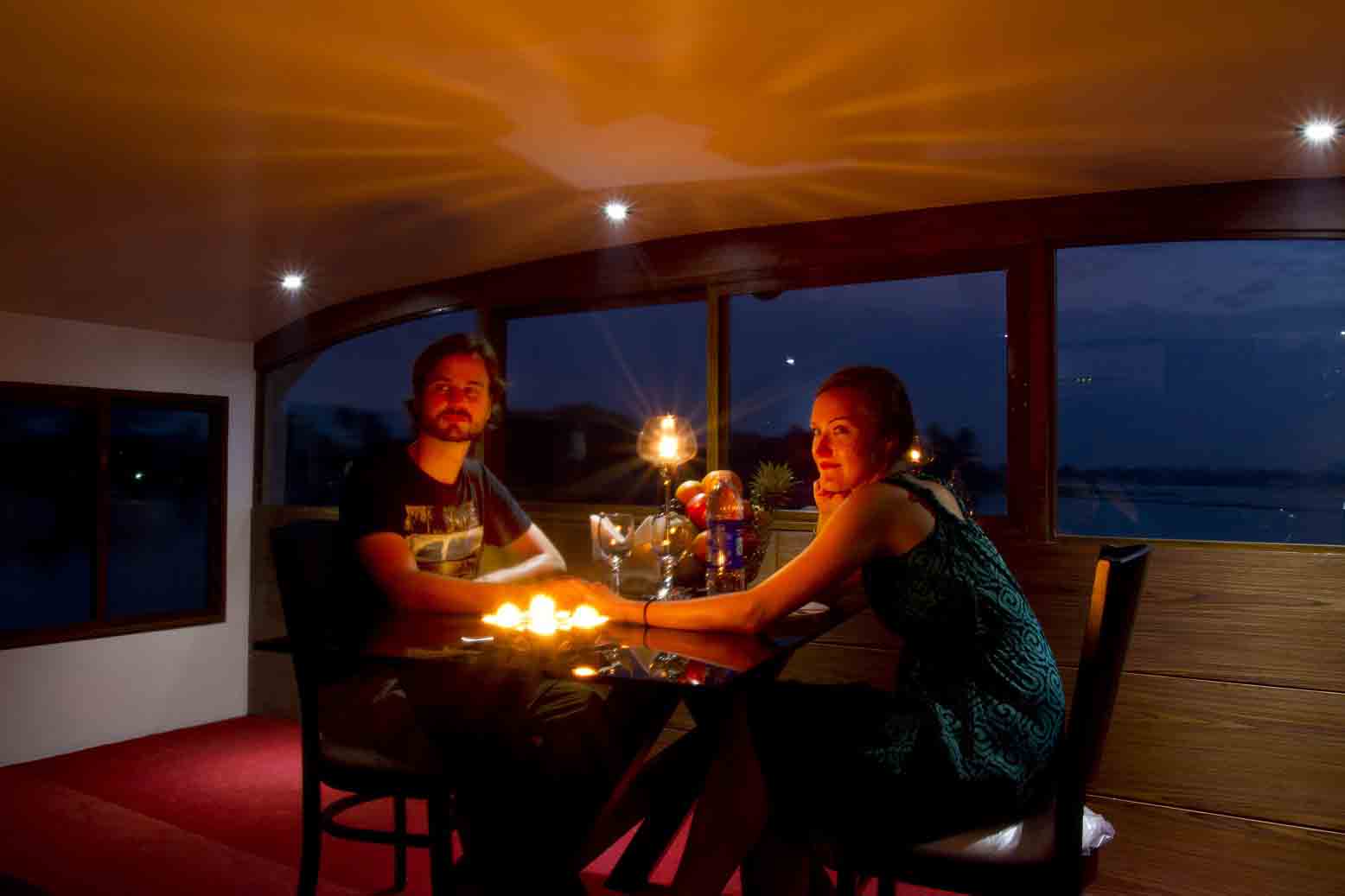 About Day & Night Stay Houseboat