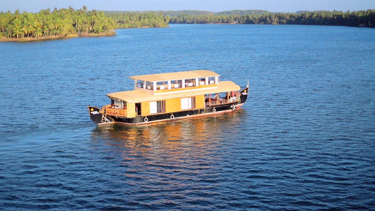 Kasaragod Bekal fort and Nileshwar Boat house - Houseboat | Nileshwar ...